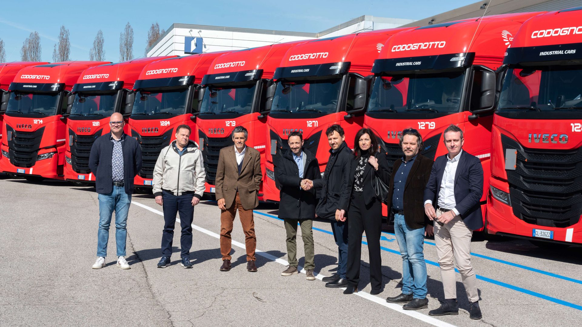 Consegna storica a Codognotto per Iveco. 92 autocarri nel segno del progresso - ALLESTIMENTI E ...